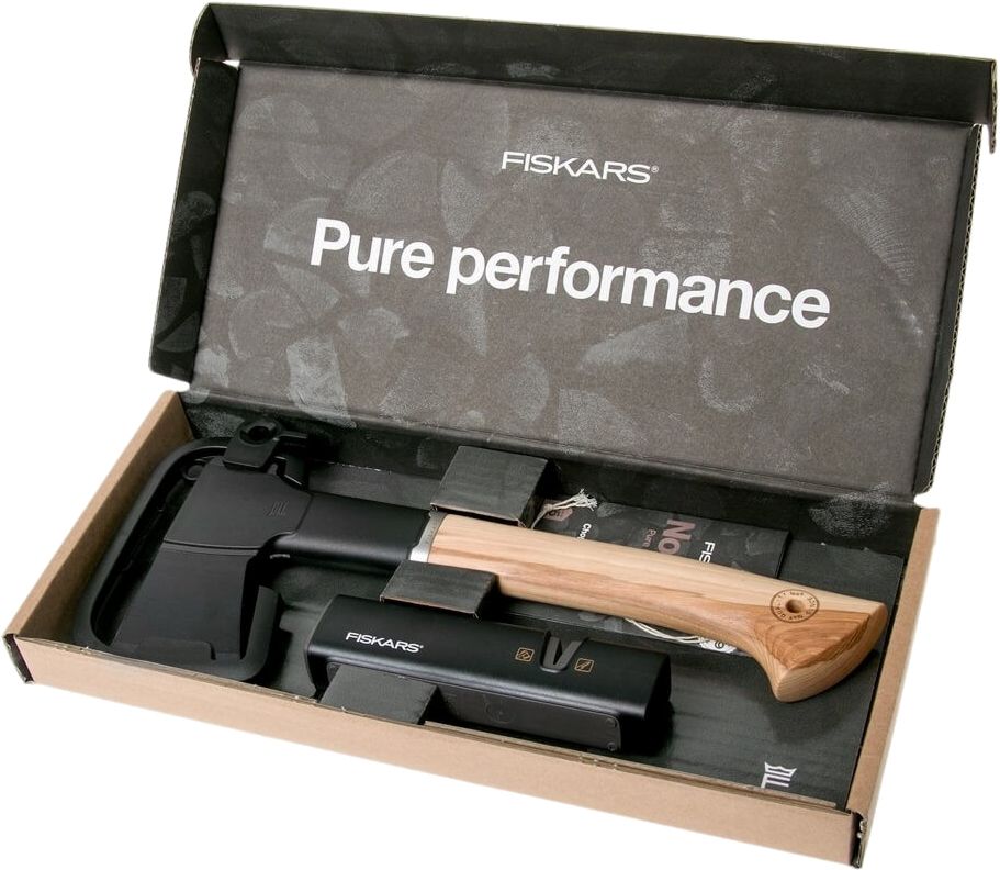 Комплект брадва и точило Fiskars - store.bg